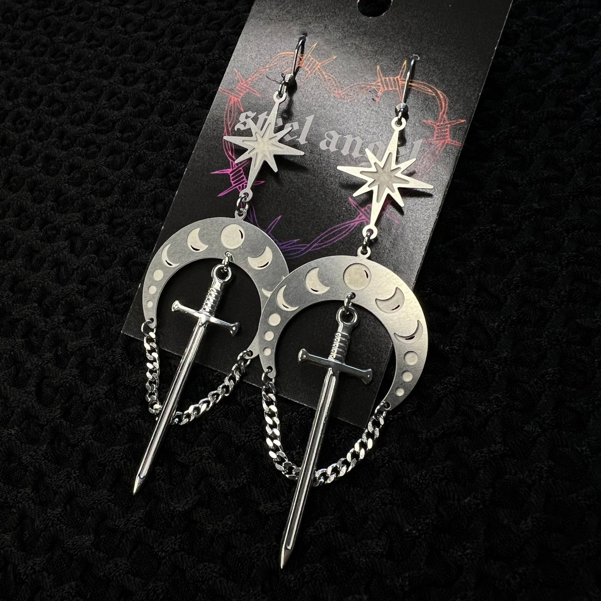 moon dagger in chains – Steel Angel